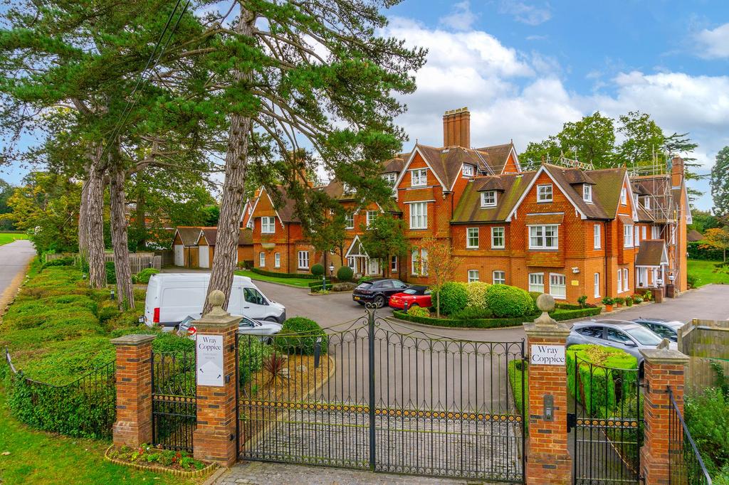Wray Common, Wray Coppice Oaks Road... 2 bed apartment - £450,000