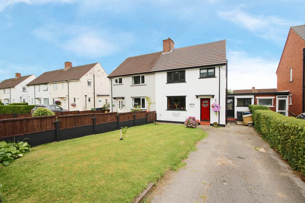 Northwich Road, Weaverham, CW8 3 bed semi-detached house - £230,000