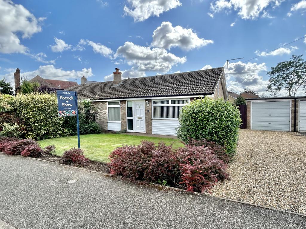 Linden Way, Haddenham, Ely... 2 bed semi-detached bungalow - £259,950