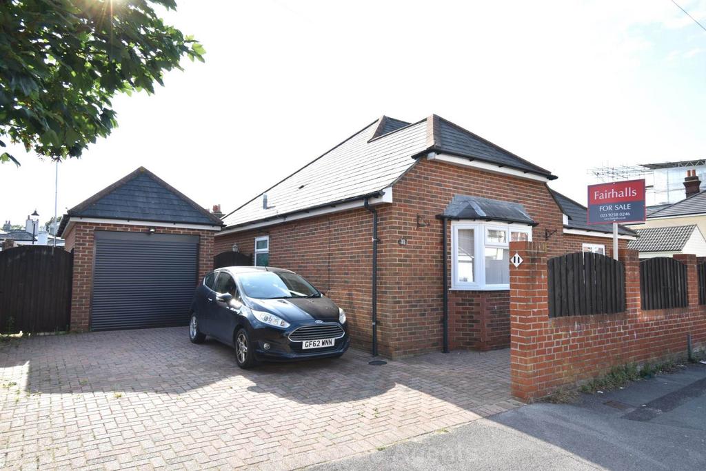Parham Road, Gosport 3 bed detached bungalow for sale - £379,950