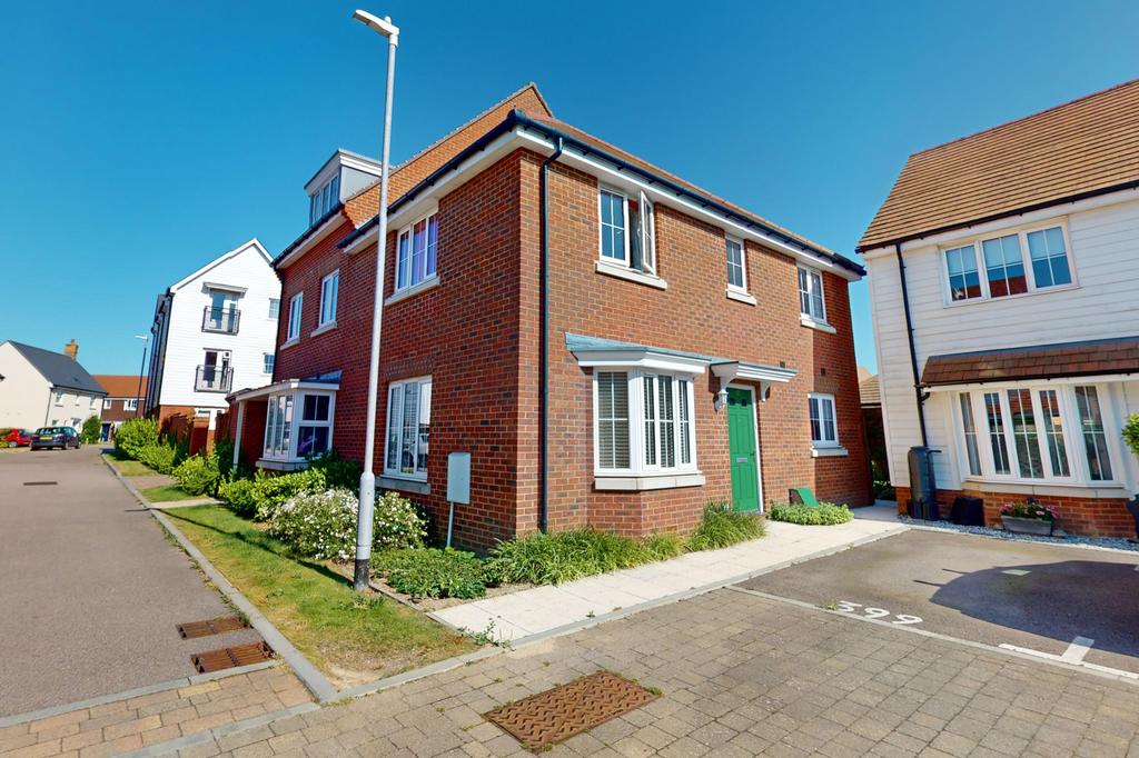 Finberry, Ashford, Kent, TN25 3 bed semi-detached house for sale - £325,000