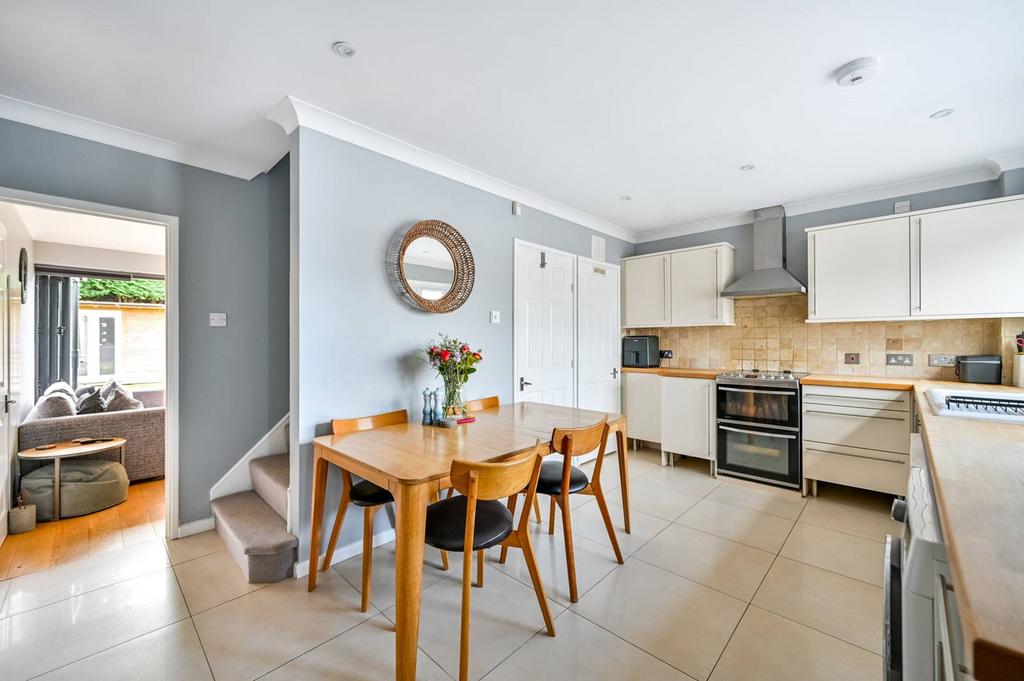 Testwood Road, Windsor, SL4 3 bed semi-detached house - £575,000