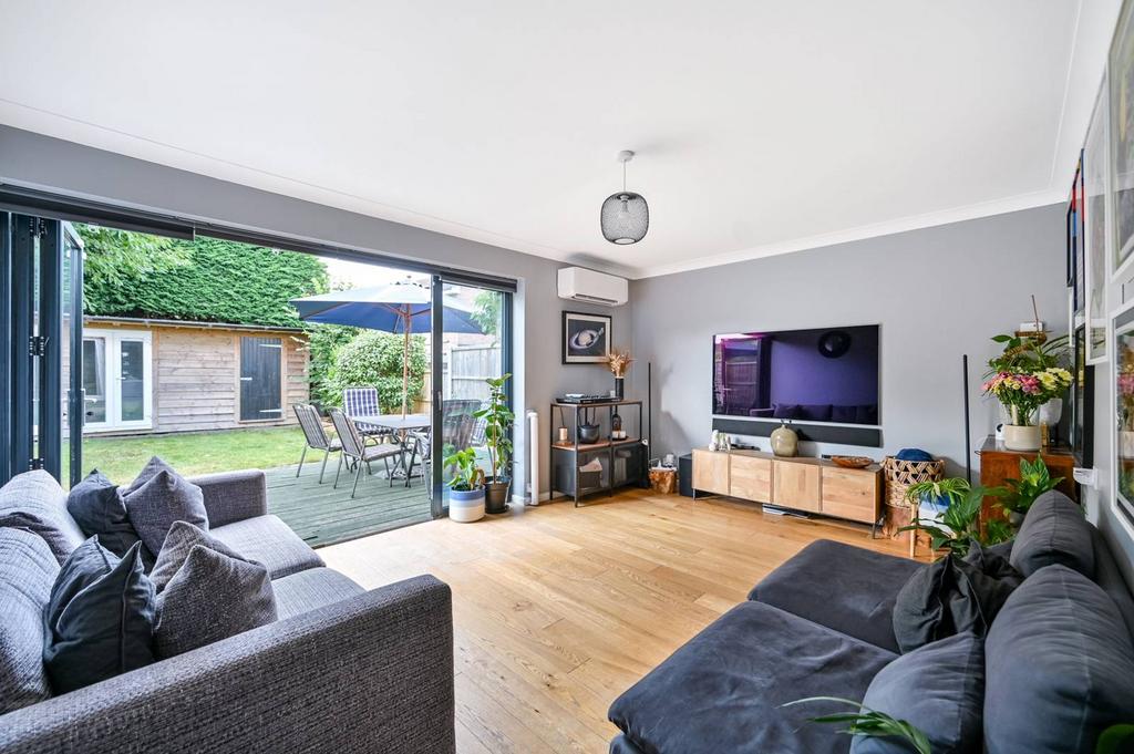 Testwood Road, Windsor, SL4 3 bed semi-detached house - £575,000
