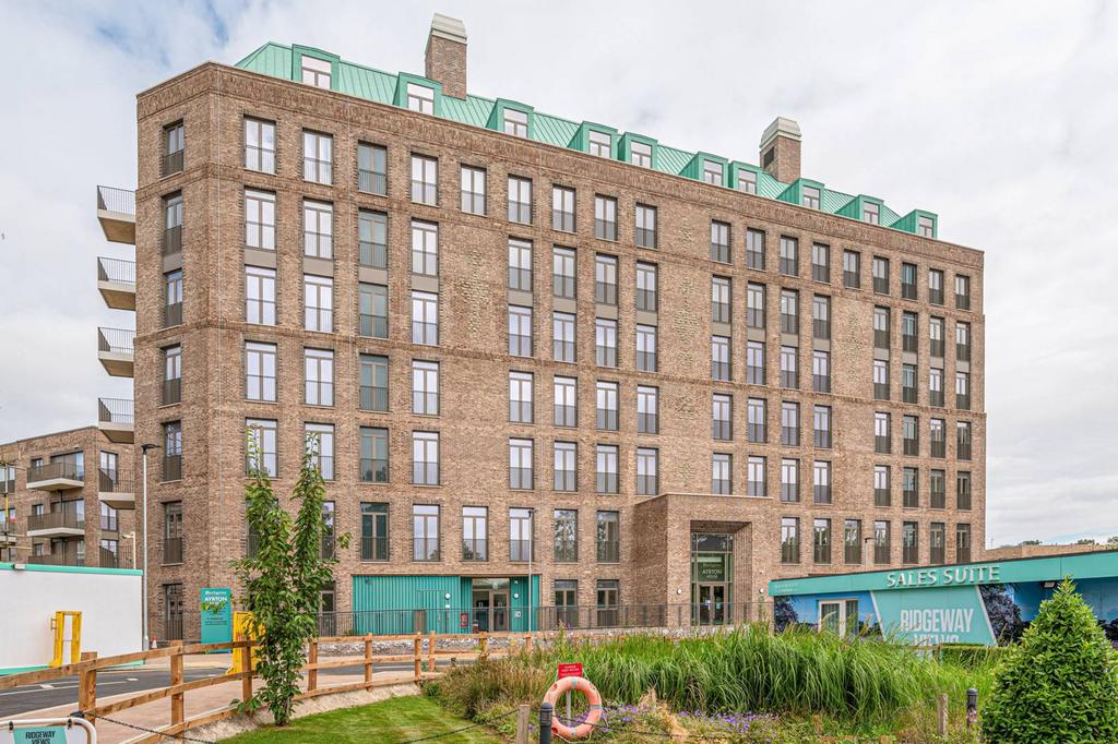 Ayrton House, Mill Hill, London, NW7 2 bed flat - £2,500 pcm (£577 pw)
