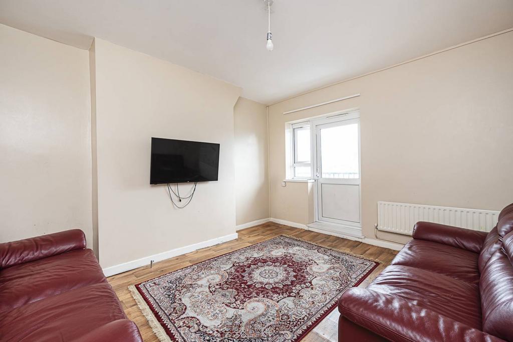 Tarling Street, Shadwell, London, E1 2 bed flat - £330,000