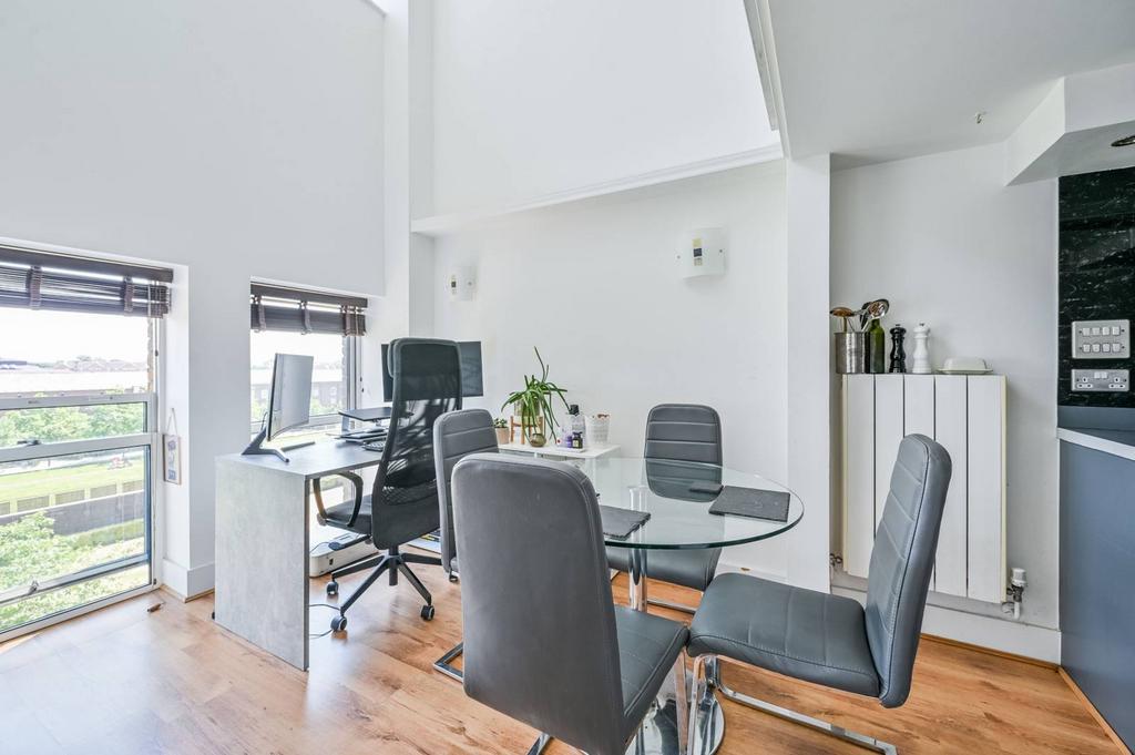 Cadogan Road, Woolwich, London, SE18 2 bed flat - £1,950 pcm (£450 pw)