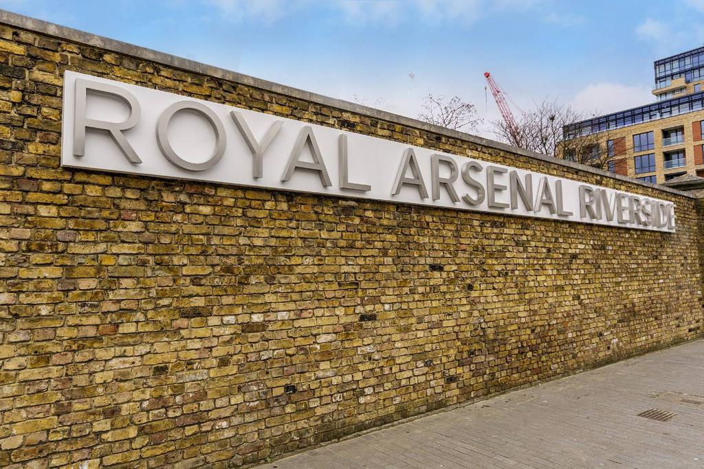 Naval House, Woolwich Riverside... 3 bed flat - £2,950 pcm (£681 pw)