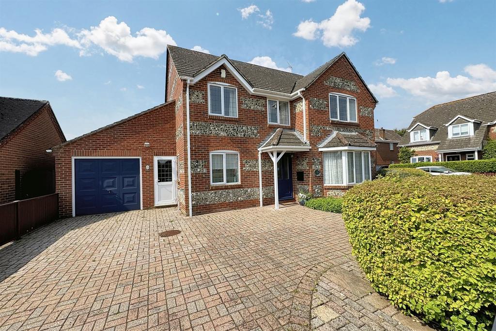 Sturminster Marshall 4 bed detached house - £550,000