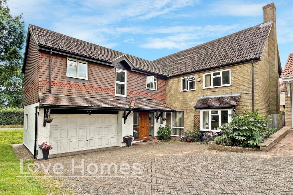 Balmoral Close, Flitwick 6 bed detached house - £850,000