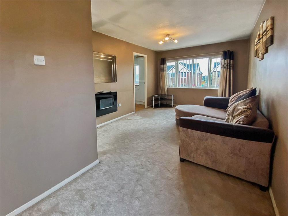 Bridgewater Court, Common Road... 1 bed apartment to rent - £1,150 pcm ...