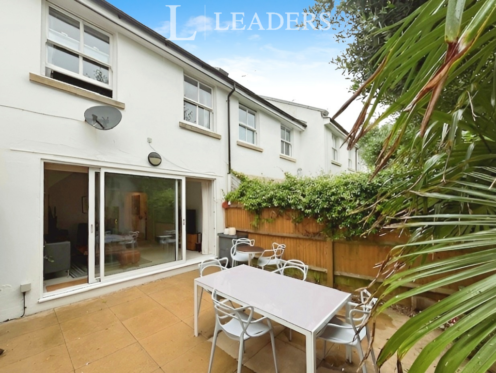 Medina Place, BN3 4 bed end of terrace house - £2,300 pcm (£531 pw)