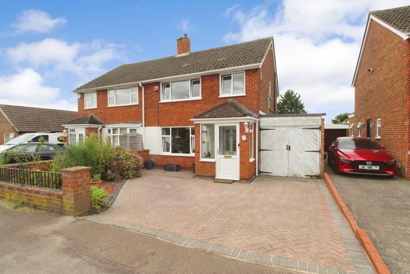 Pax Hill, Bedford MK41 3 bed semi-detached house - £375,000
