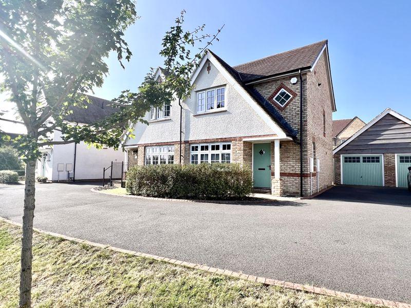 Blacklands Rise, Calne SN11 3 bed semi-detached house for sale - £357,500
