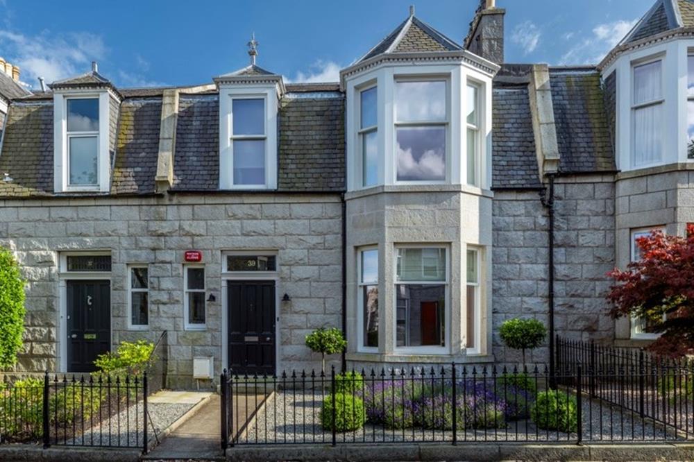 Carlton Place, Aberdeen, AB15 4 bed terraced house to rent - £3,000 pcm ...
