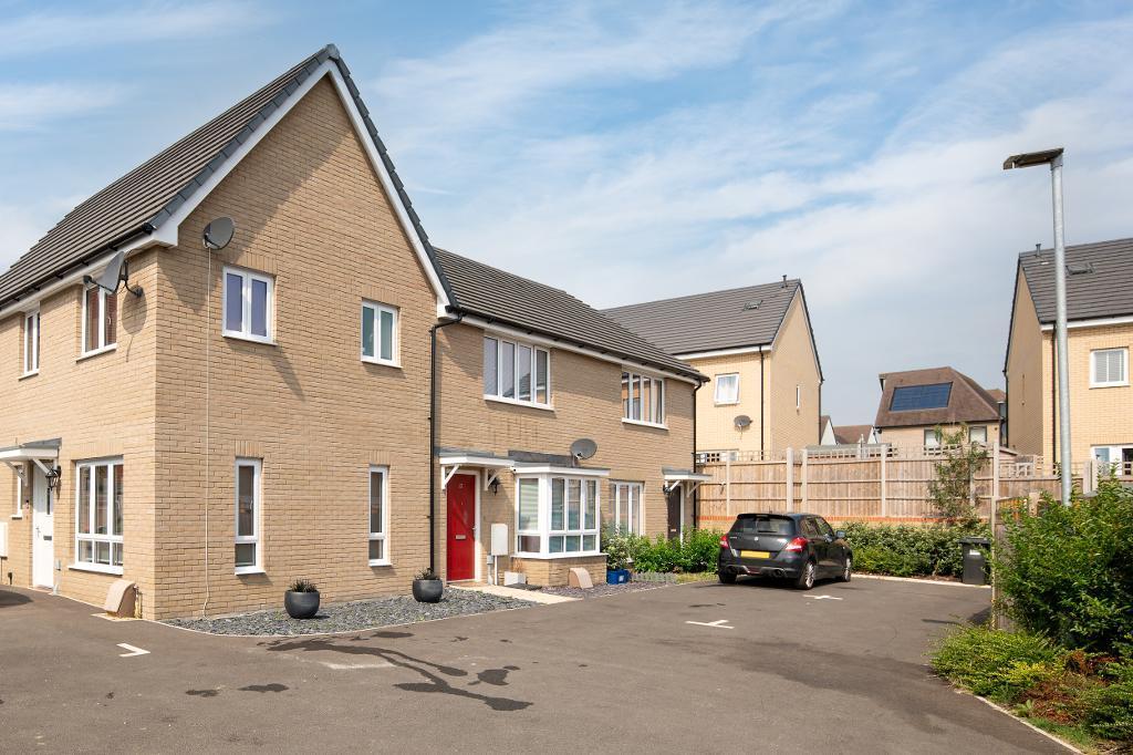 Tattenhoe Park, Milton Keynes MK4 3 bed terraced house - £365,000