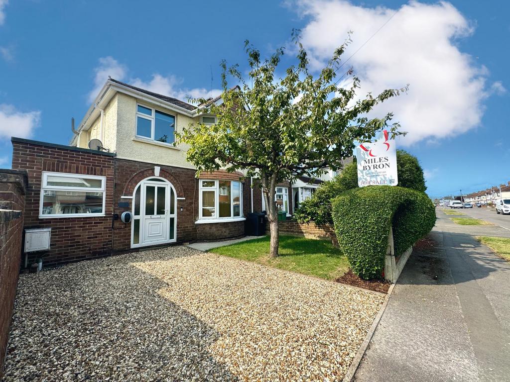 Old Walcot, Swindon SN3 3 bed semi-detached house - £325,000