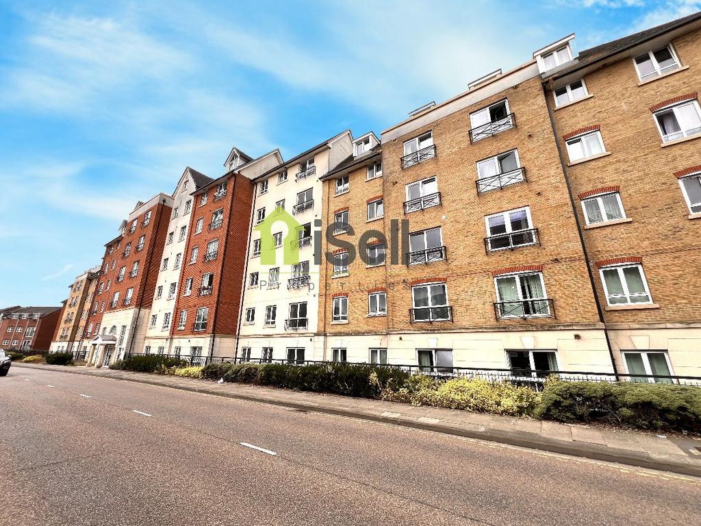 Northampton NN1 1 bed flat - £105,000