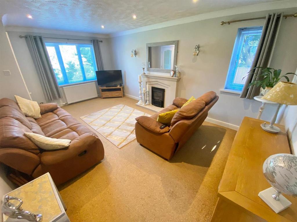 Ryebank Way, Macclesfield 2 bed detached bungalow for sale - £360,000