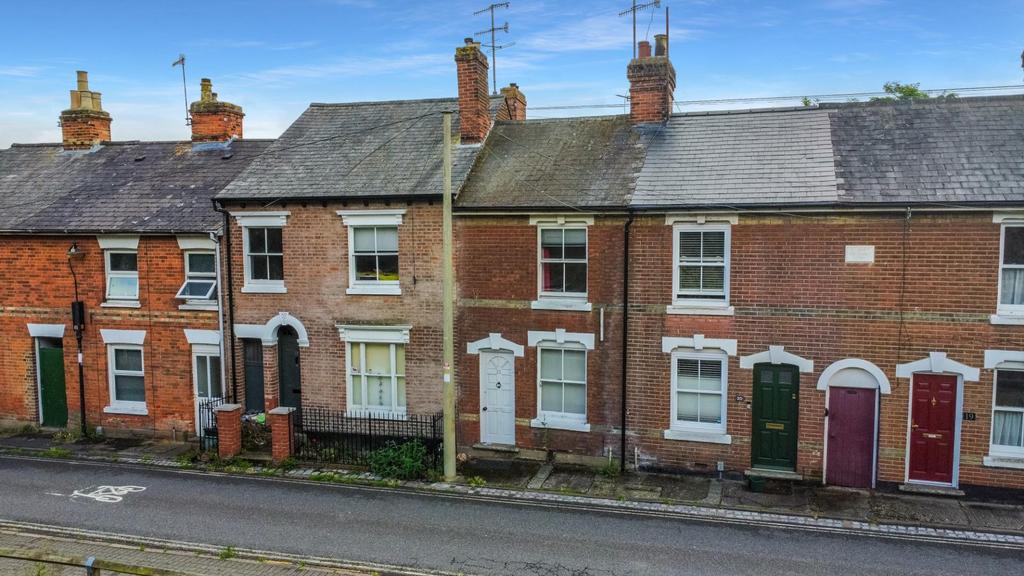 Priory Street, Colchester 2 bed terraced house - £1,200 pcm (£277 pw)