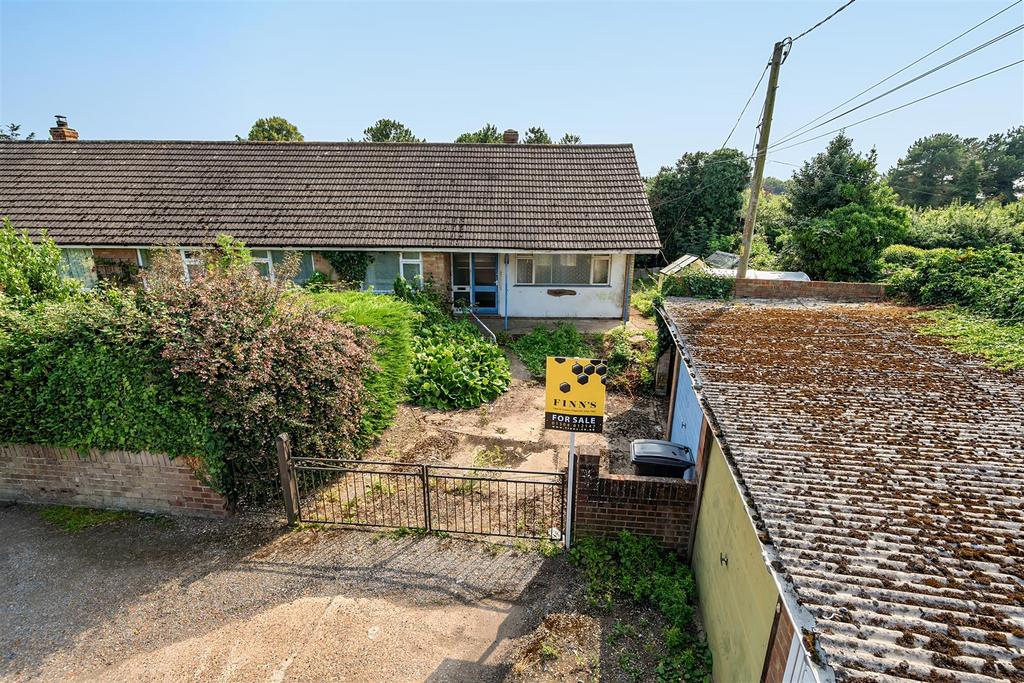 Mill Lane, Sandwich CT13 3 bed semi-detached bungalow - £280,000