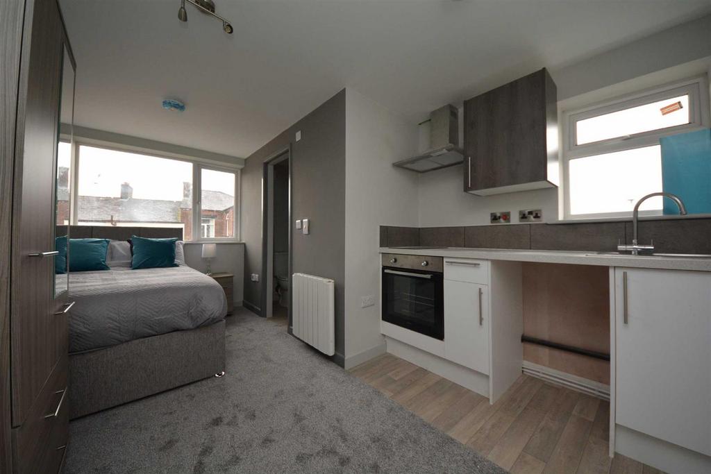 Chadwick Street, Leigh, WN7 1RR Studio - £628 pcm (£145 pw)