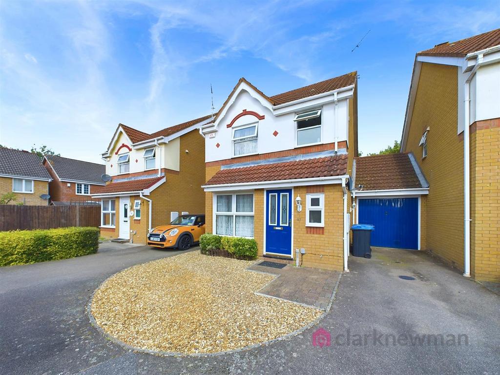 Challinor, Harlow CM17 3 bed link detached house - £419,950