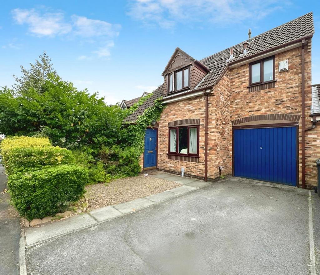 Montonfields Road, Eccles, Manchester 3 bed detached house - £365,000