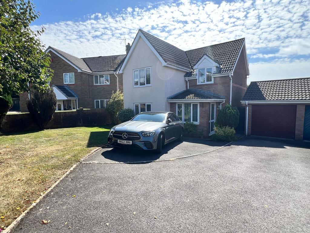 Mayflower Way, Rhoose, CF62 4 bed detached house - £395,000