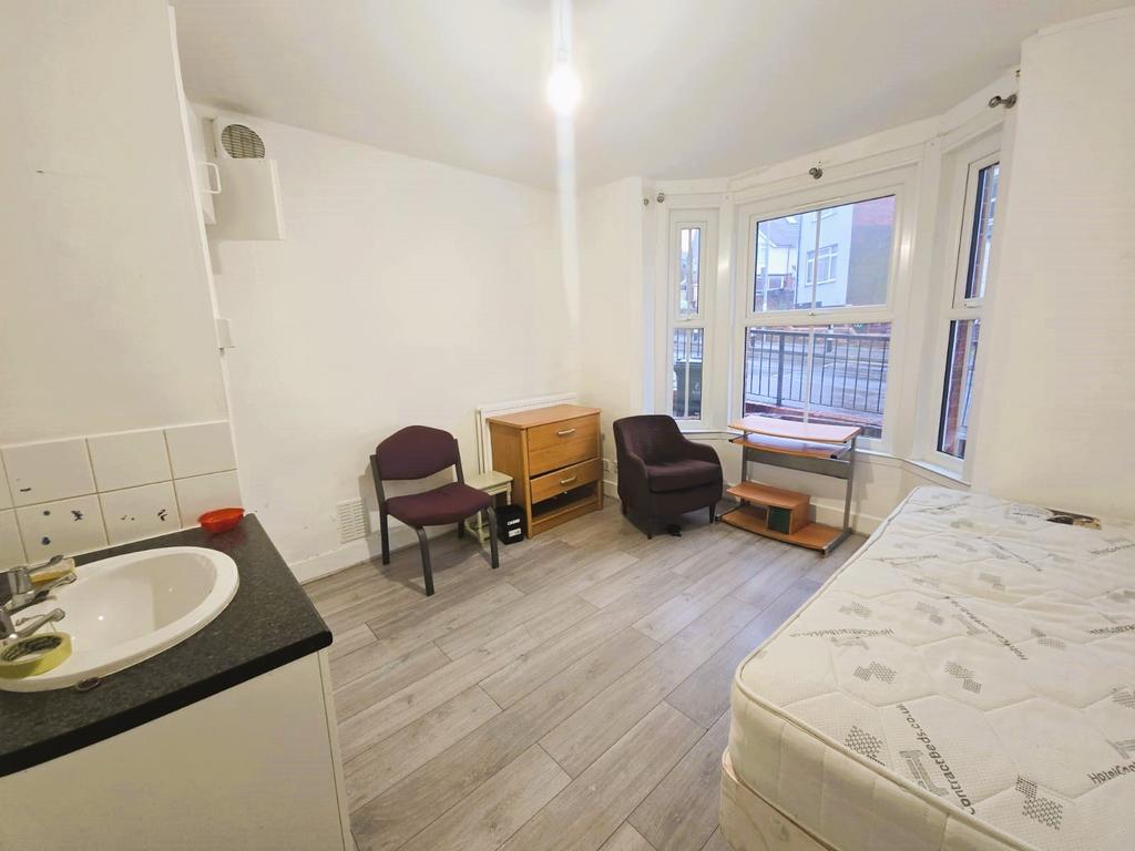Pell Street, Reading, RG1 Flat - £800 pcm (£185 pw)