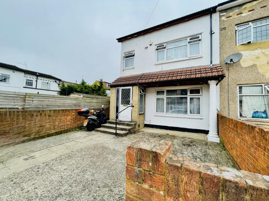 Gledwood Crescent, Hayes, UB4 4 bed semi-detached house - £625,000