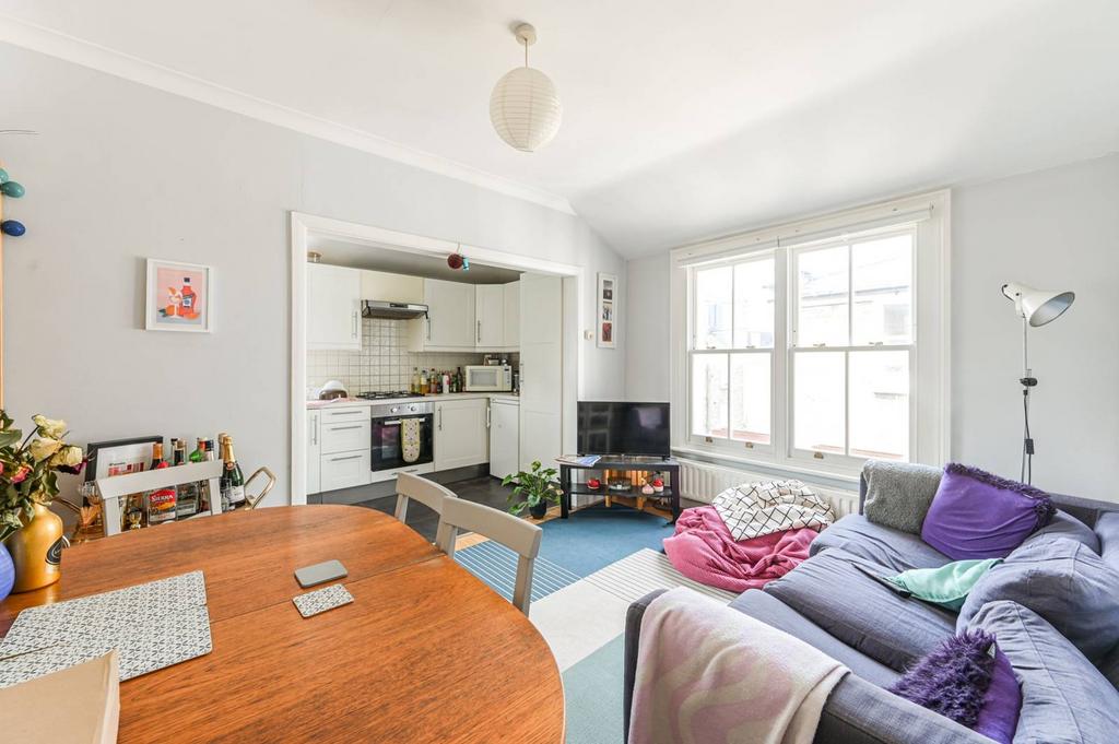 Cato Road, Clapham, London, SW4 3 bed house - £3,300 pcm (£762 pw)