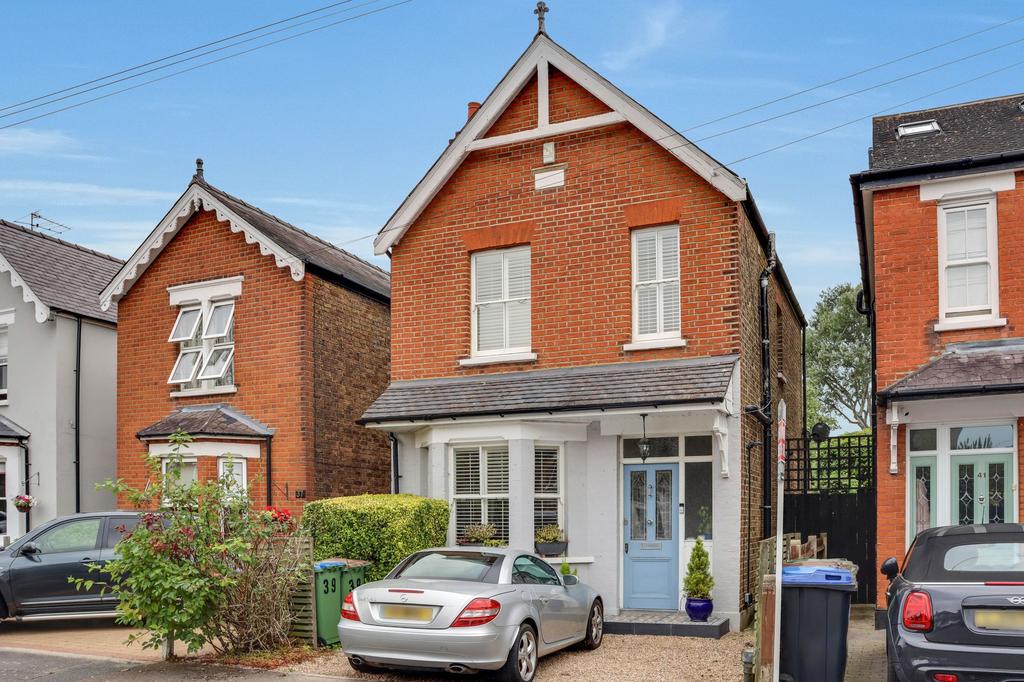 Langton Road, West Molesey, KT8 3 bed detached house - £825,000