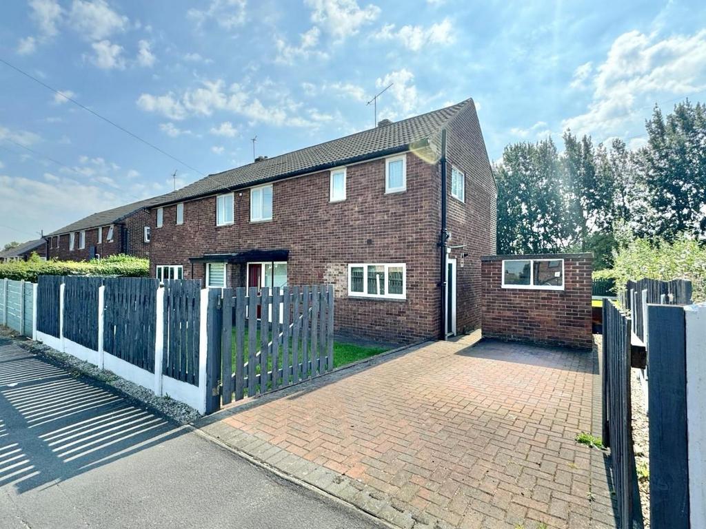 Queen Elizabeth Drive, Normanton 3 bed semi-detached house - £170,000