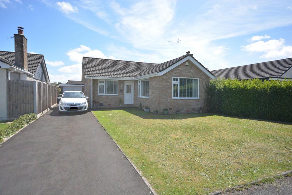 Rosamund Avenue, Merley, Wimborne BH21 2 bed detached bungalow - £425,000