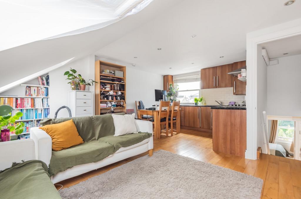 Ballater Road London SW2 1 bed flat - £1,850 pcm (£427 pw)