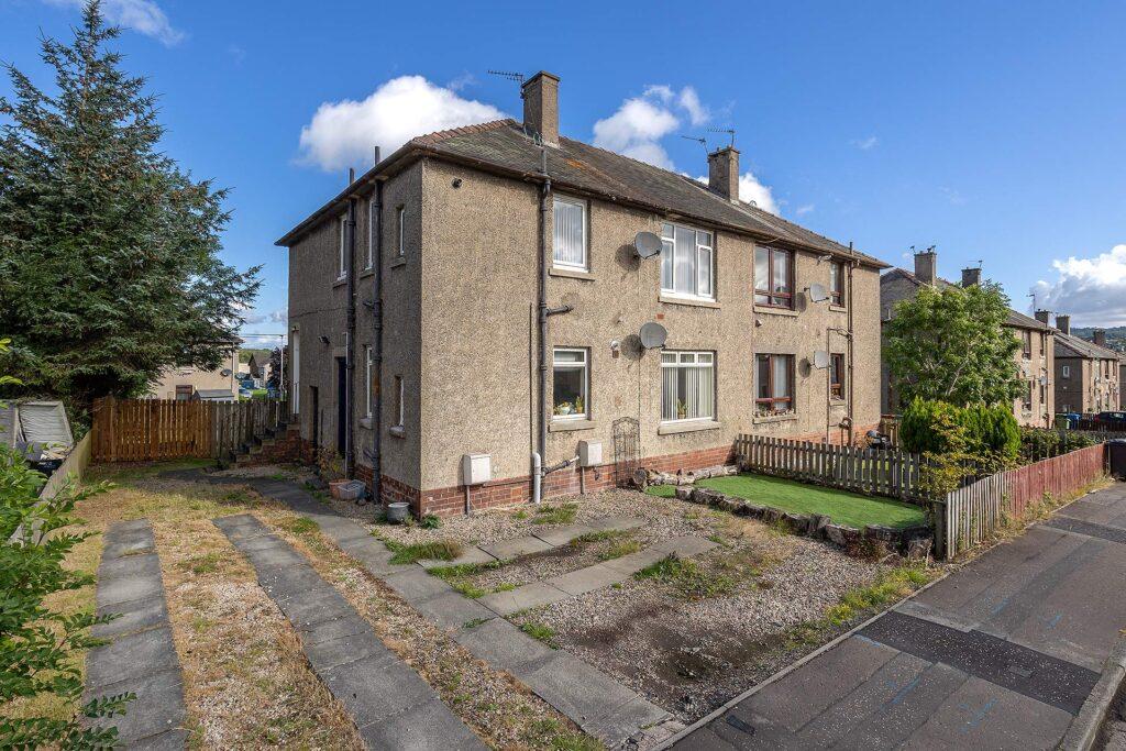 Whiteside, Bathgate EH48 2 bed flat - £110,000