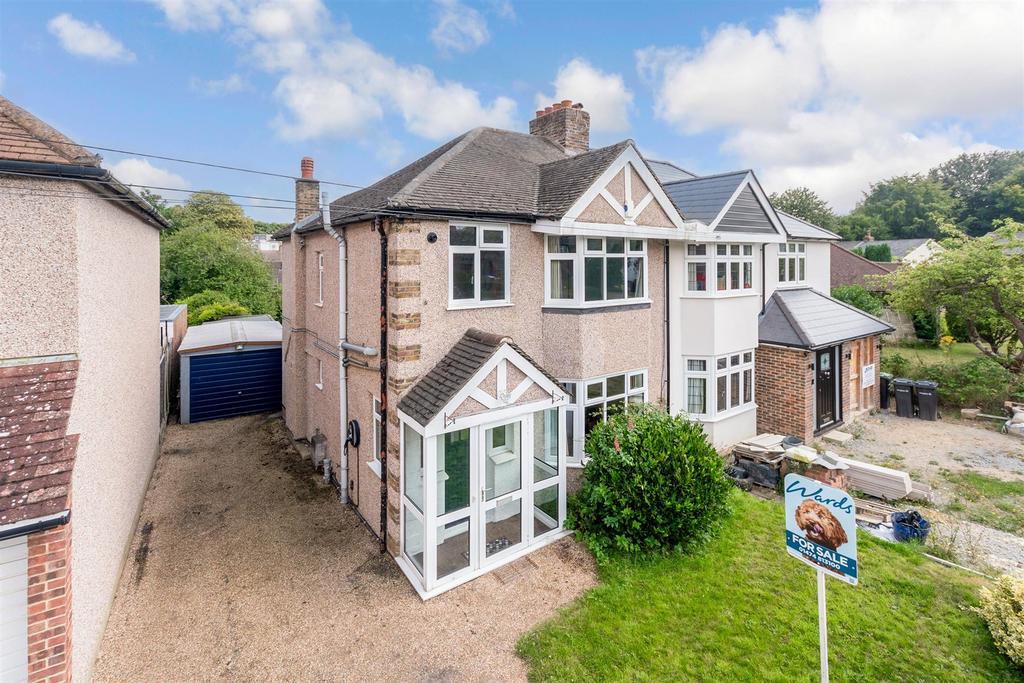 Huntingfield Road, Meopham, Kent 3 bed semi-detached house - £450,000