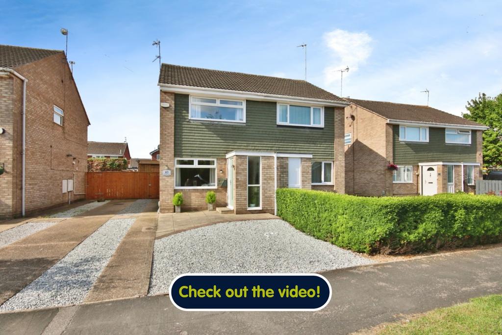 Howdale Road, Hull, East Riding Of... 2 bed semi-detached house - £160,000