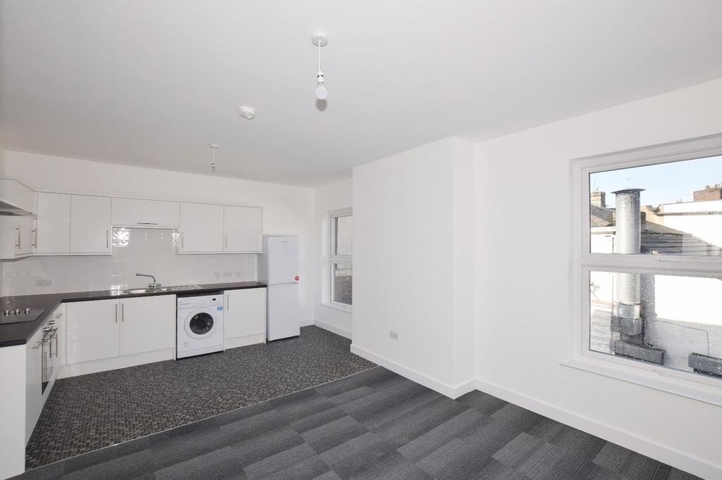 High Street, Runcorn, Cheshire, WA7 1AW 1 bed flat - £600 pcm (£138 pw)