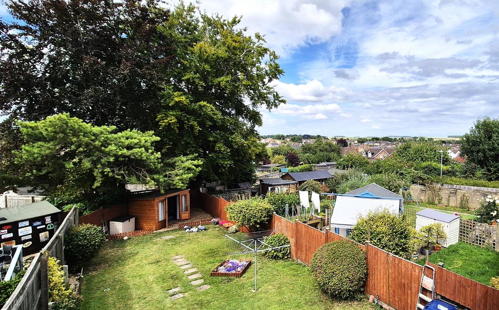 Marina Close, Durrington SP4 3 bed semi-detached house for sale - £299,950