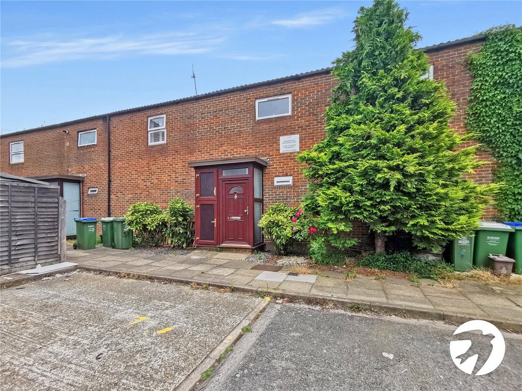 Compton Place, Erith, DA8 3 bed house - £1,900 pcm (£438 pw)