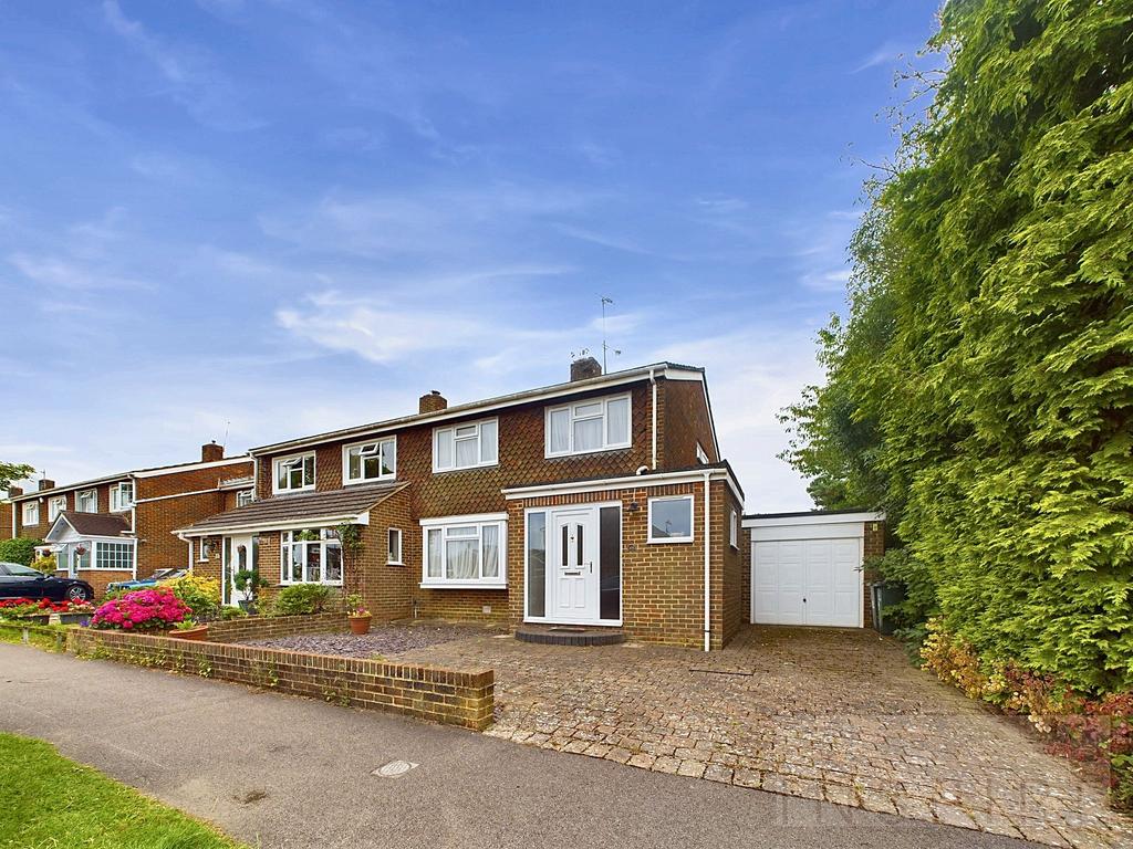 Newmarket Road, Crawley RH10 3 bed semi-detached house - £475,000