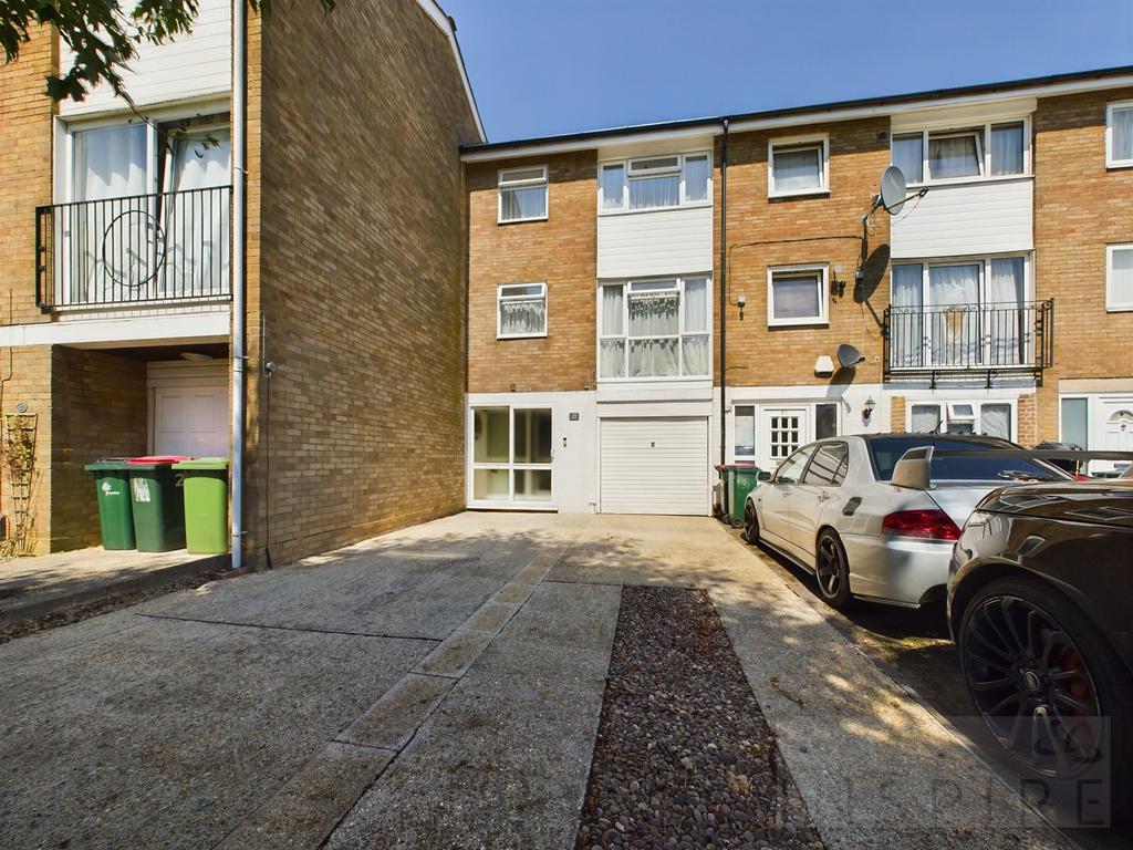 Aintree Road, Crawley RH10 3 bed terraced house for sale - £425,000