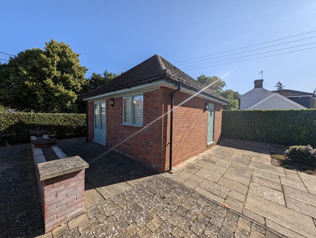 Sandy Lane, Snape 1 bed detached bungalow to rent - £1,200 pcm (£277 pw)