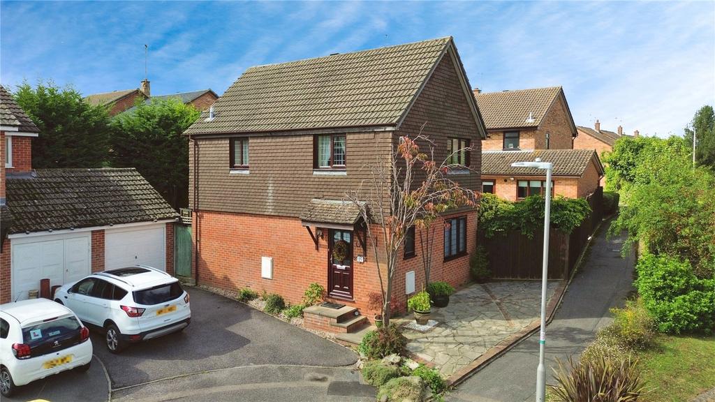 Sheraton Drive, Tilehurst, Reading... 3 bed detached house - £400,000