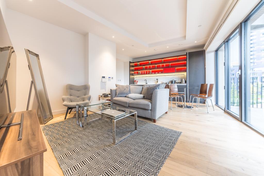 Meade House, London City Island E14 1 bed apartment - £2,100 pcm (£485 pw)