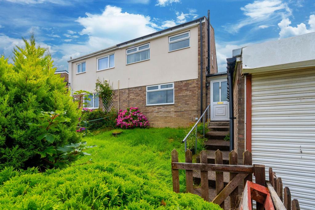 Howard Drive, Caerphilly, CF83 3GD 3 bed semi-detached house - £160,000
