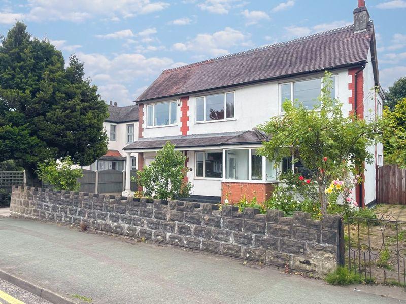 High Street, Burntwood, WS7 3XH 5 bed detached house - £375,000