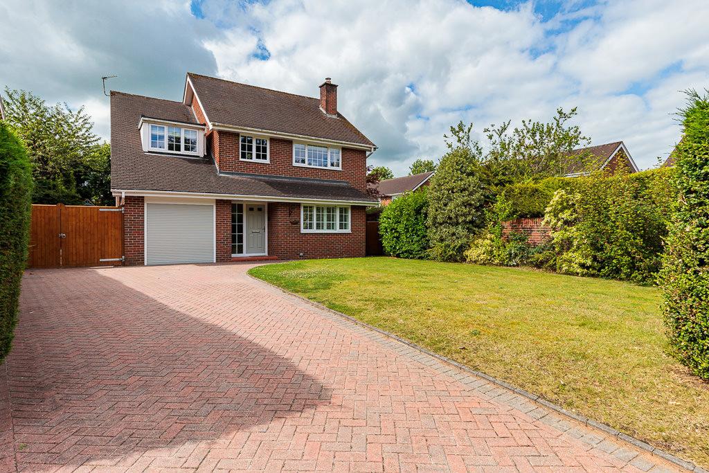 Hitch Lowes, Chelford 4 bed detached house - £2,595 pcm (£599 pw)
