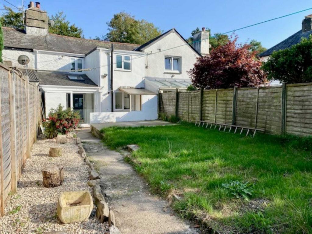 Lower Dean, Buckfastleigh TQ11 2 bed cottage - £235,000